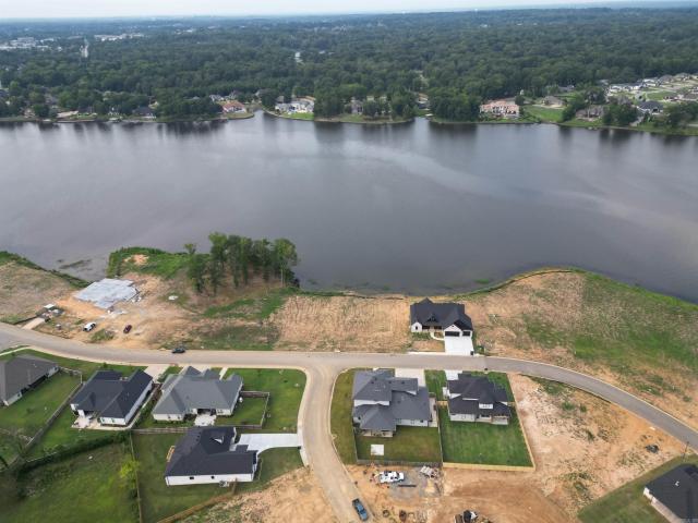6107 Majestic Waters Dr