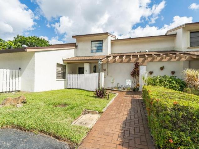 6107 Newstead Ct, Greenacres, FL 33463