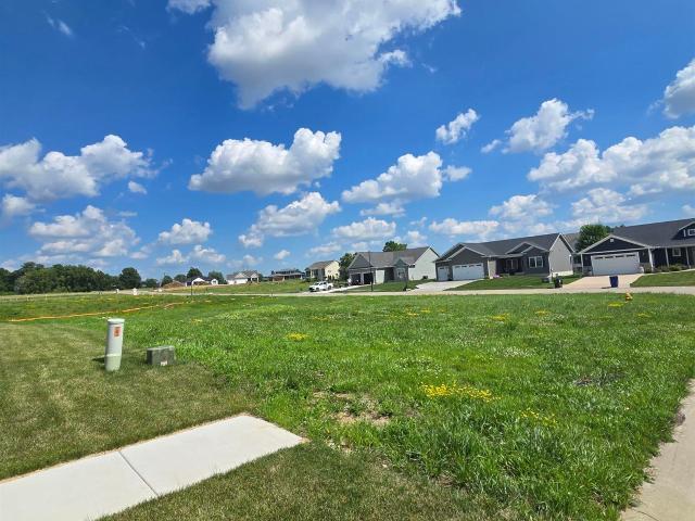 6107 Belle Ct, Davenport, IA 52807 | Compass