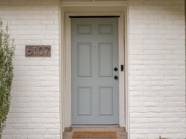 6107 Harwin Ln