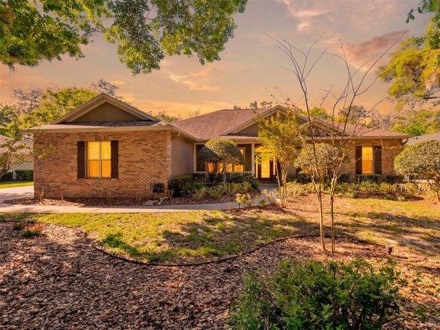 6107 Kingbird Manor Dr, Lithia, FL 33547
