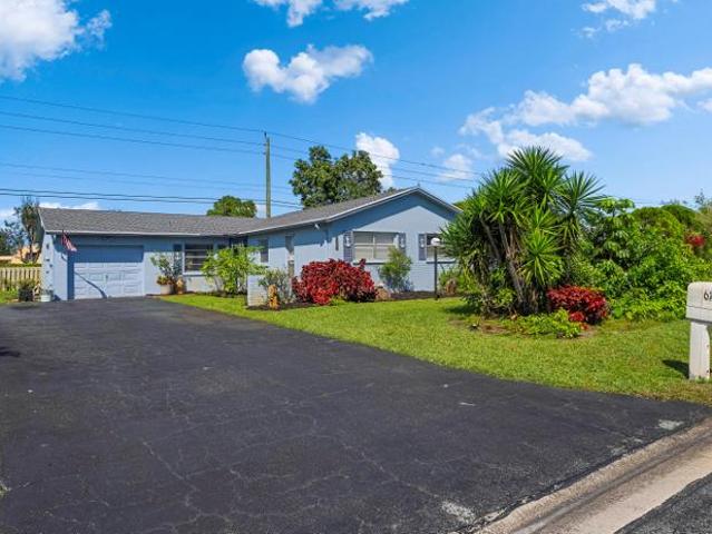 6107 Rainbow Cir, Greenacres, FL 33463