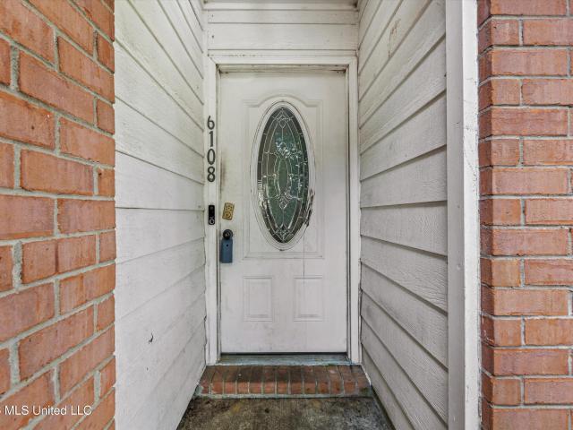 6108 Magnolia Lakes Drive