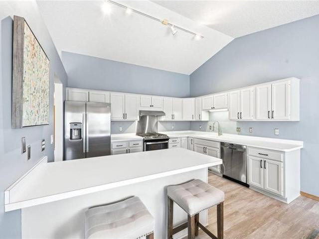 6108 Creek Line Dr, Minnetonka, MN 55345