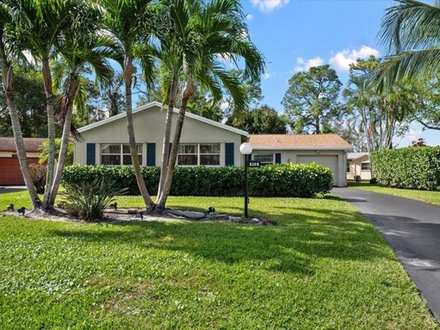 6108 Rainbow Ct, Greenacres, FL 33463