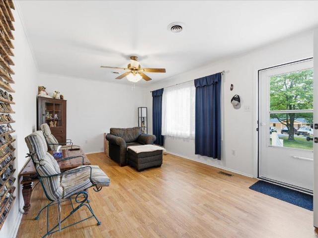 6108 Wards Rd