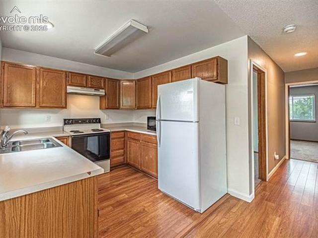 6109 Lowlander Court