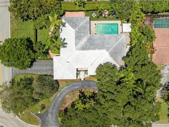 6100 Maynada St, Coral Gables, FL 33146