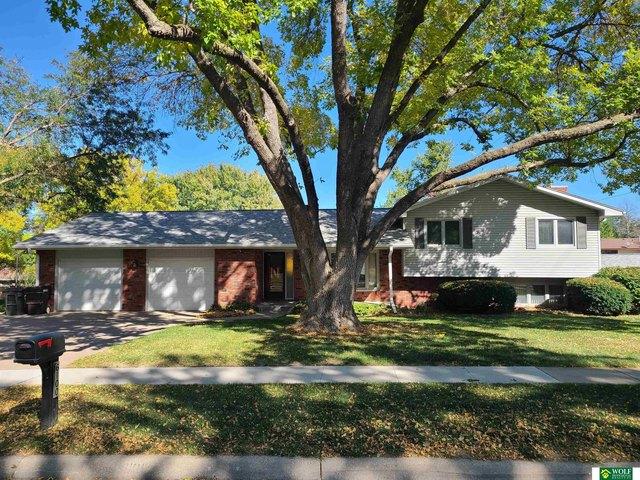 6100 Oakridge Dr, Lincoln, NE 68516