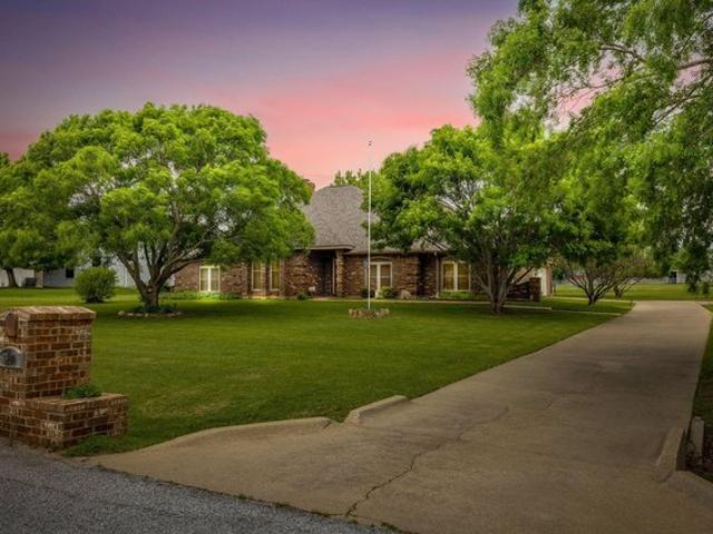 6100 Autumn Breeze Cir, Fort Worth, TX 76140