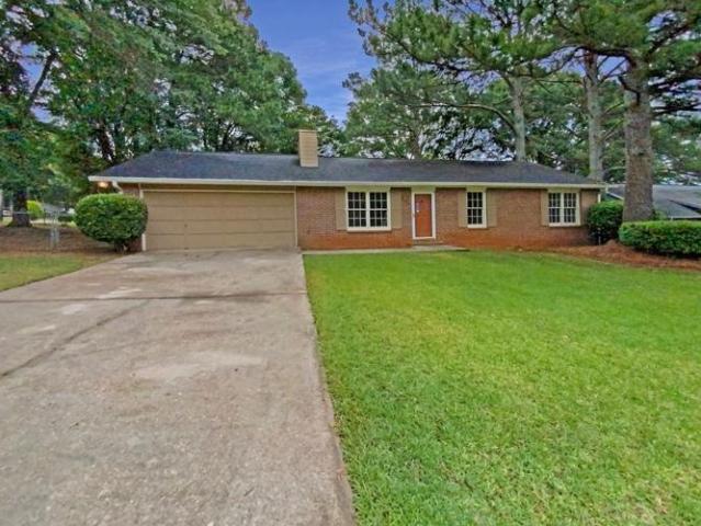 6100 Dorchester Dr, Rex, GA 30273
