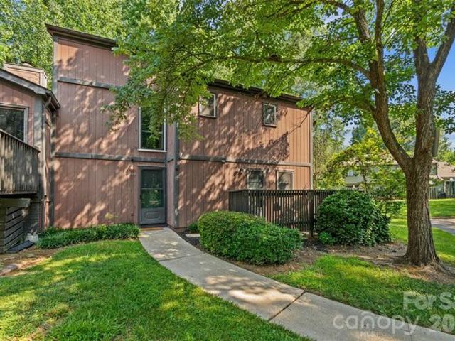 6100 Honeysuckle Ln, Charlotte, NC 28212