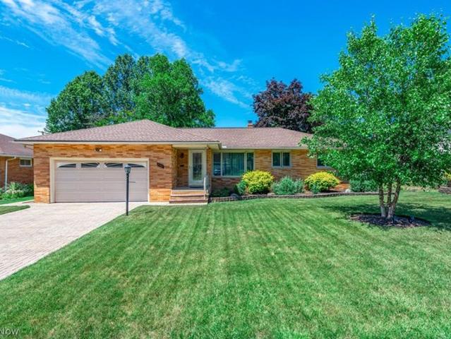 6100 Sequoia Dr, Parma, OH 44134