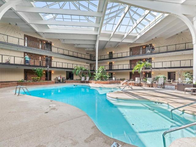 6100 W Stonehedge Dr, Unit 323