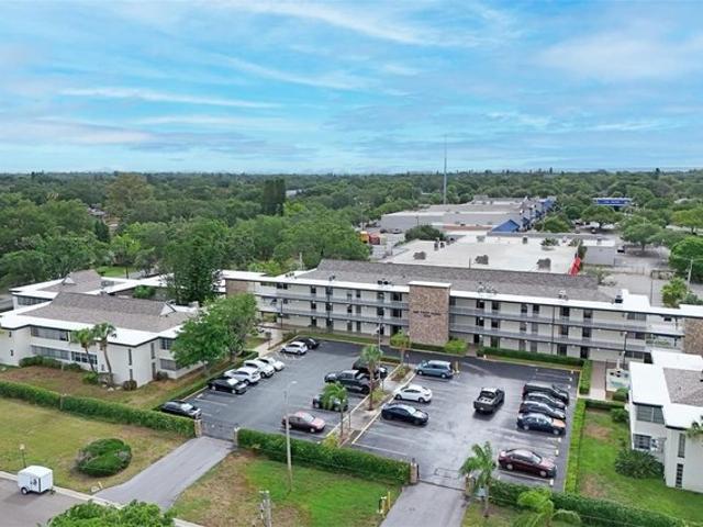 6100 12th St S Apt 220, Saint Petersburg, FL 33705
