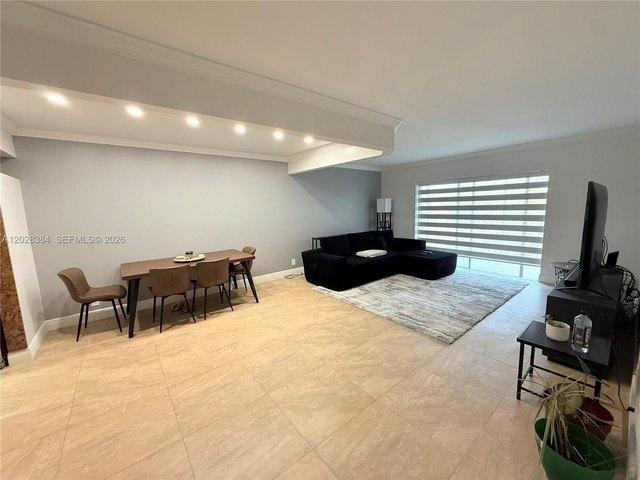 6101 N Falls Cir Dr Unit 405, Lauderhill, FL 33319