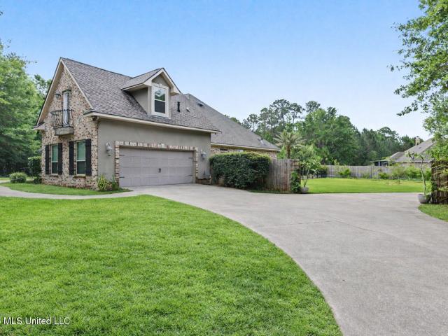 6101 Olde Oakview