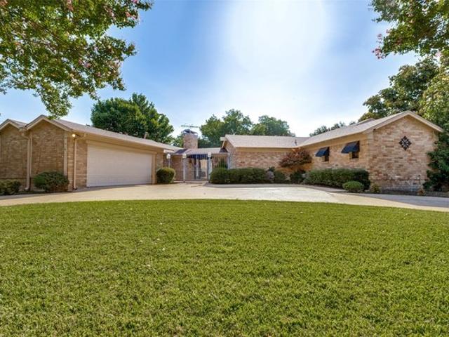 6101 Circleview Dr, Haltom City, TX 76180