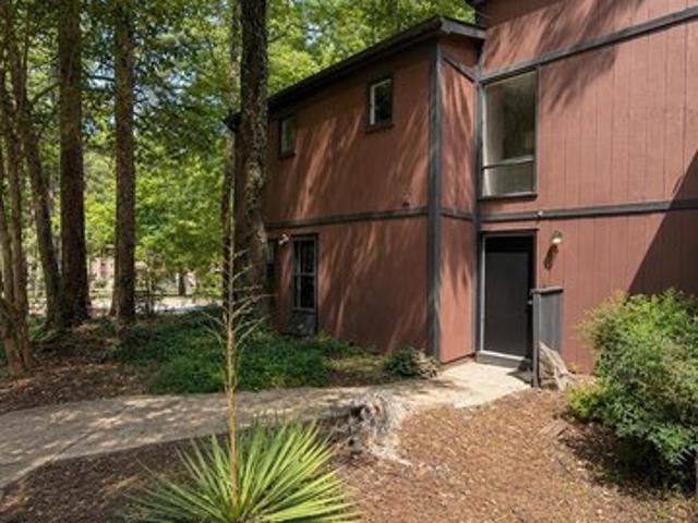 6101 Honeysuckle Ln, Charlotte, NC 28212