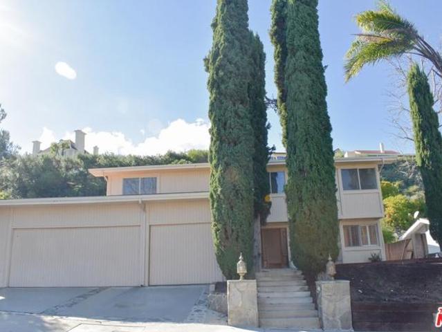 6101 Rod Ave, Woodland Hills, CA 91367