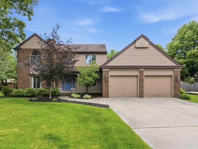 6102 Oak Meadows Ct, Midland, MI 48640