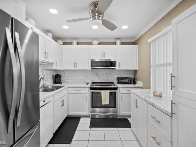 6102 Augusta Dr Apt 302, Fort Myers, FL 33907