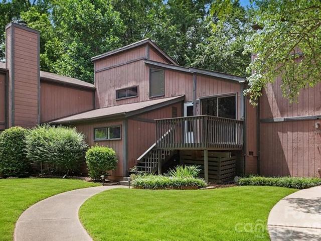 6102 Honeysuckle Ln, Charlotte, NC 28212