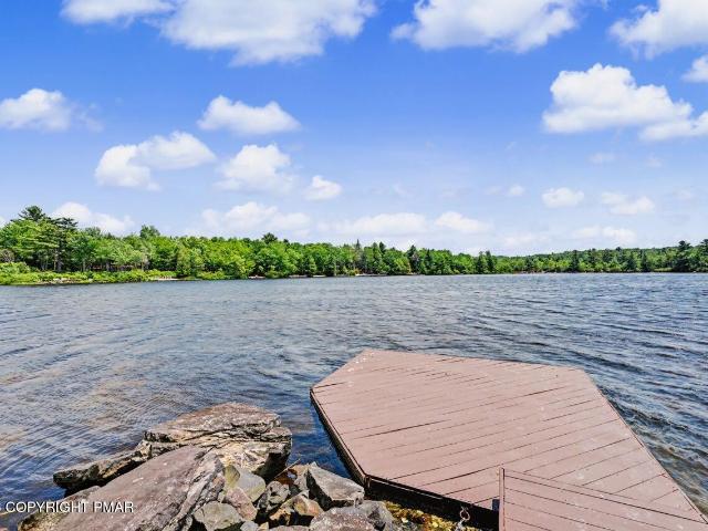 6102 Lakeview Drive