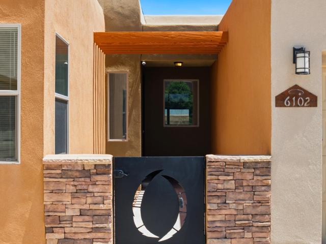 6102 Pecos Trail Drive NE