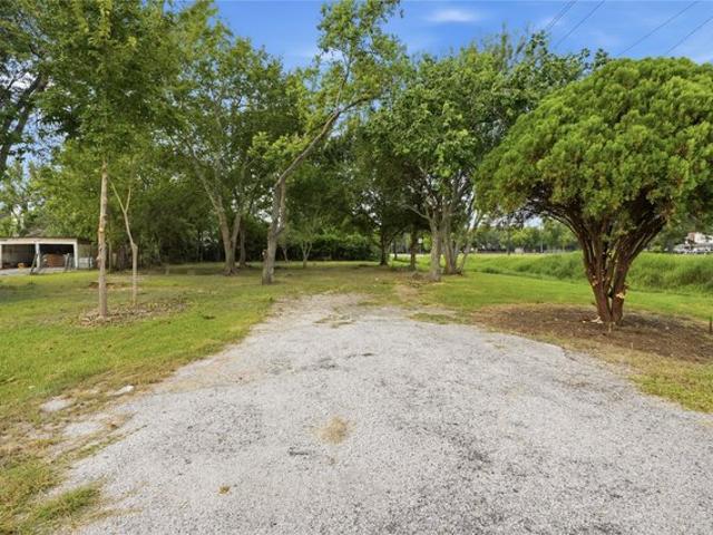 6102 Silver Dr, Pearland, TX 77581