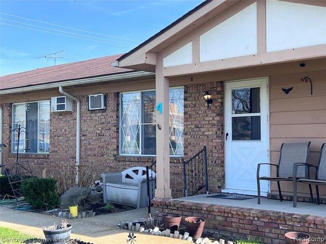 61035 Eleven Mile Rd Unit 4, South Lyon, MI 48178