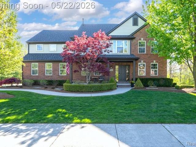 61036 Winterberry Dr, Washington Township, MI 48094