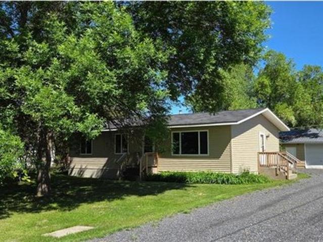 610 16th St E, International Falls, MN 56649