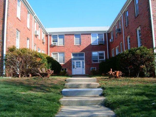 $610 / 2br APT AVAIL NOW!. WOOD FLOORS, LARGE KITCHEN, SECURE,LAUNDRY Dundee map