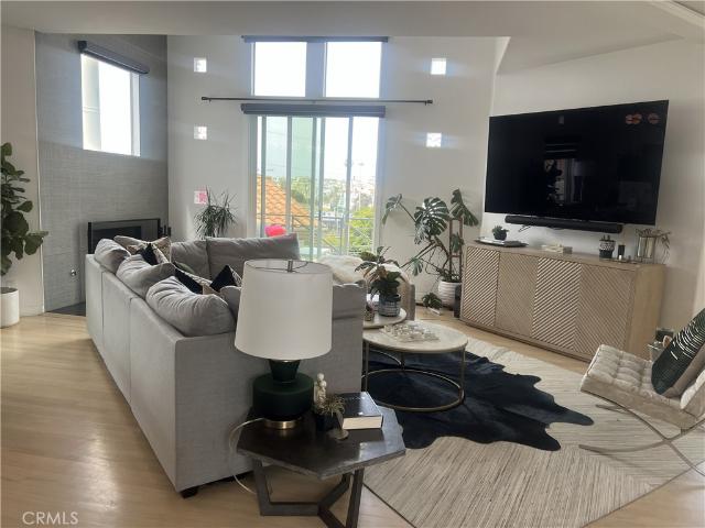 610 9th St, Unit A, Hermosa Beach, CA 90254 | MLS #SB26090 | Compass