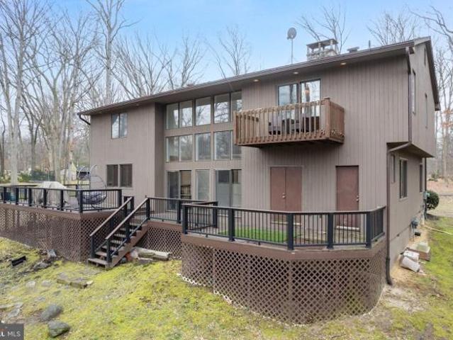 610 Creek Rd, Moorestown, NJ 08057