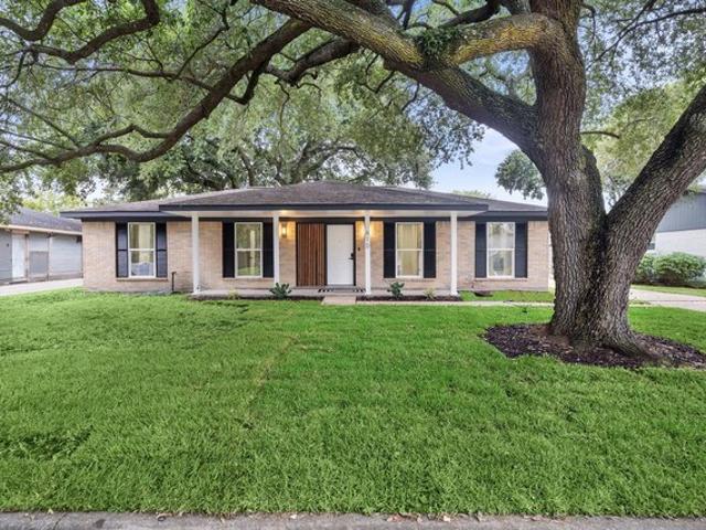 610 Acapulco Village Dr, Humble, TX 77338