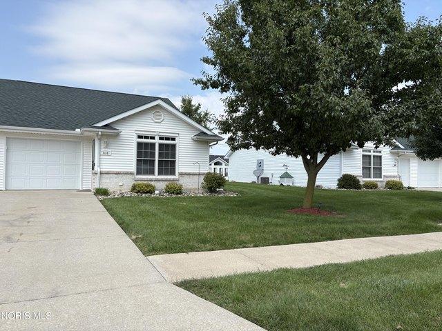 610 Briarheath Dr, Defiance, OH 43512