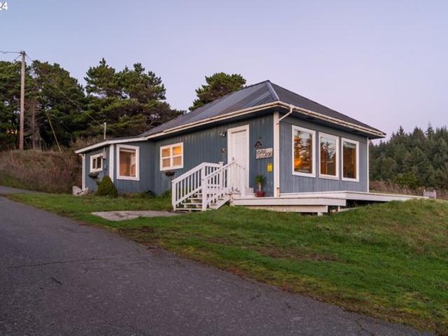 610 Deady St, Port Orford, OR 97465