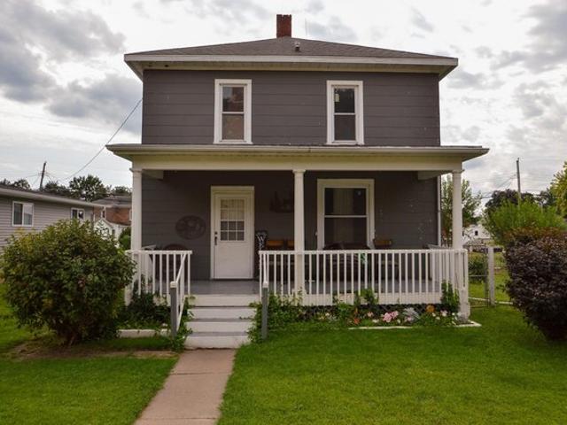 610 E Dewey St, Cassville, WI 53806