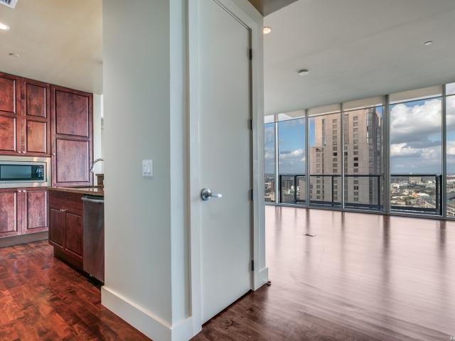 610 E Market St, Unit 2510, San Antonio, TX 78205 | MLS #1947 | Compass