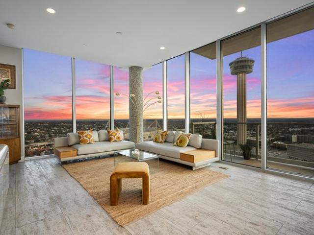 610 E Market St Unit 2807, San Antonio, TX 78205