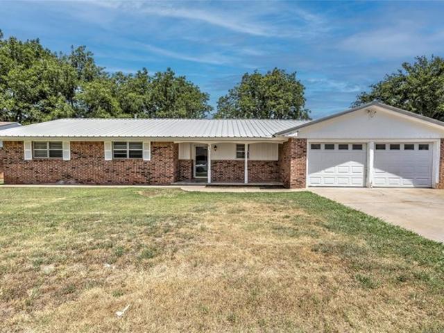 610 E Monroe St, Waurika, OK 73573