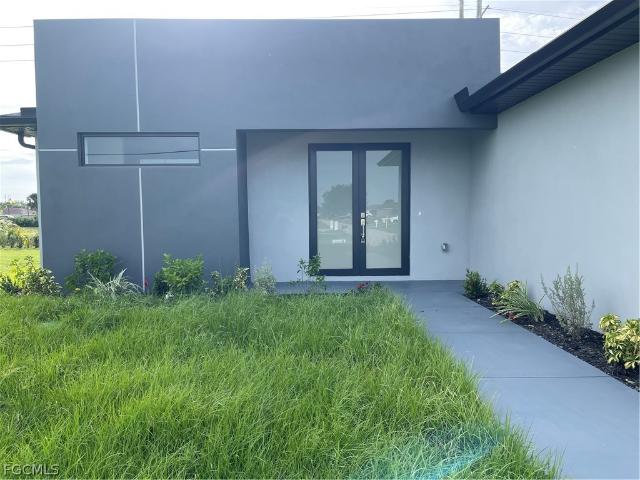 610 Floyd Ave S, Lehigh Acres, FL 33976 | MLS #2026012 | Compass