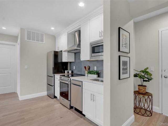 610 Jericho Turnpike 608