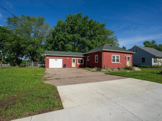 610 N 4th St, Le Sueur, MN 56058