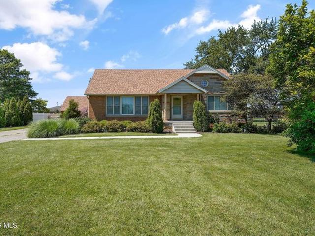 610 N Fostoria Rd, Northwood, OH 43619