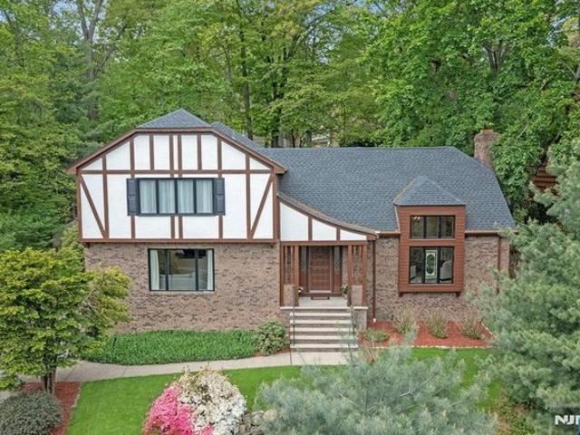 610 N Monroe St, Ridgewood, NJ 07450