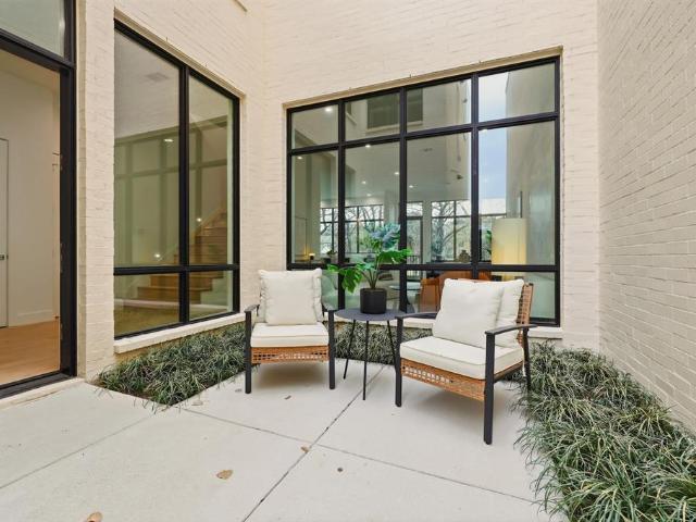 610 N Oak Cliff Boulevard # 305