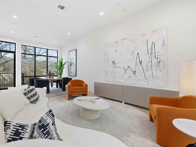 610 N Oak Cliff Boulevard # 306